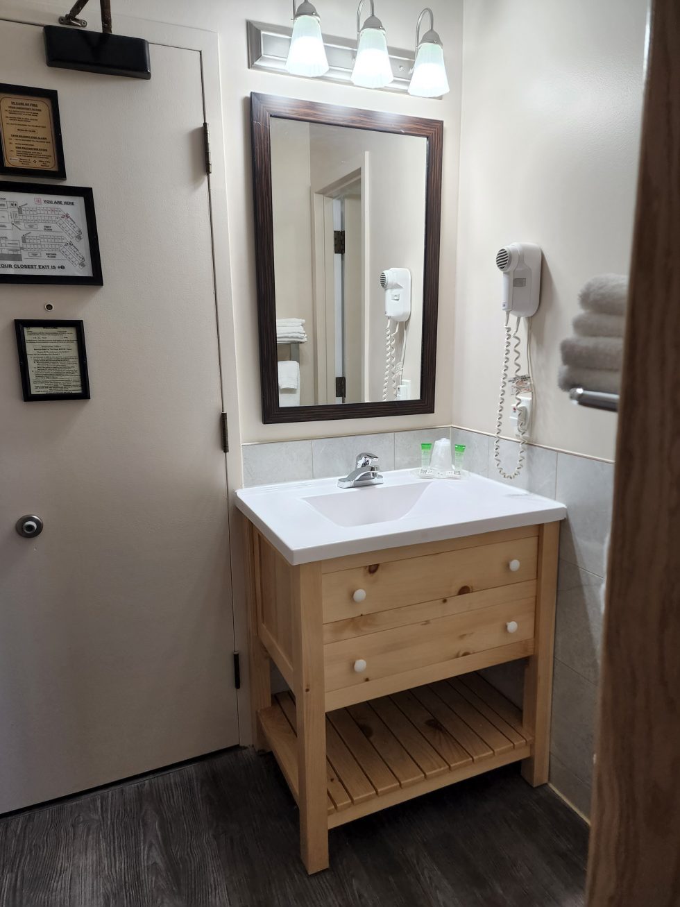 Double Room - Mcintosh Country Inn & Conference Centre